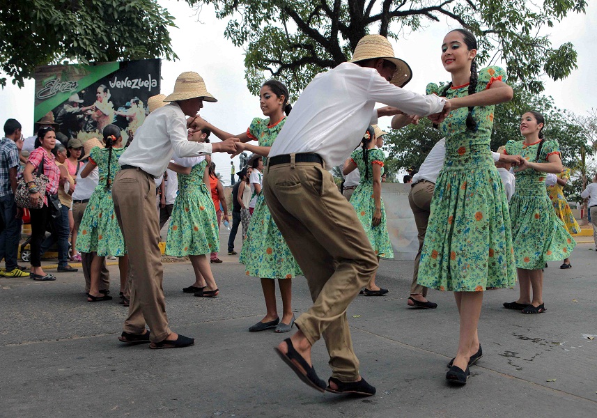 Se celebran 63 años de la Fiestas de Elorza - Yvke Mundial | De La Mano ...