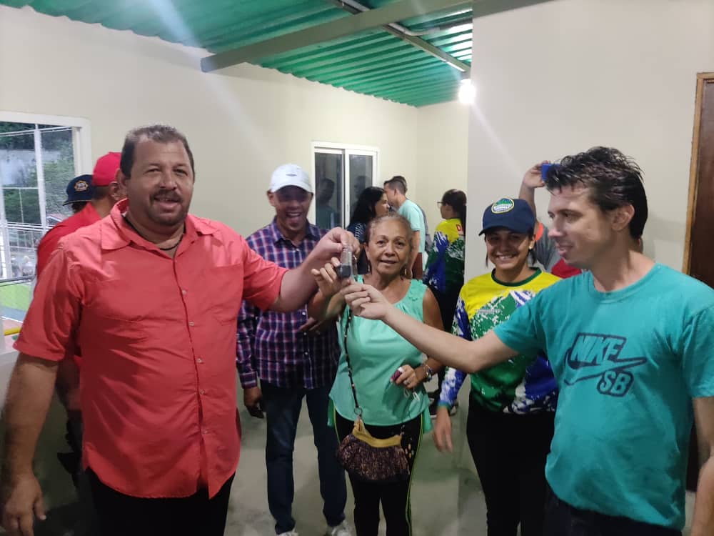 Alcalde David Caraballo inauguró Salón de Usos Múltiples en Antolín del ...