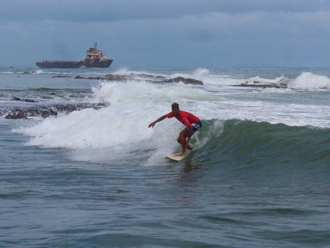 Más de 40 atletas del surfing se dieron cita en la playa Misia María