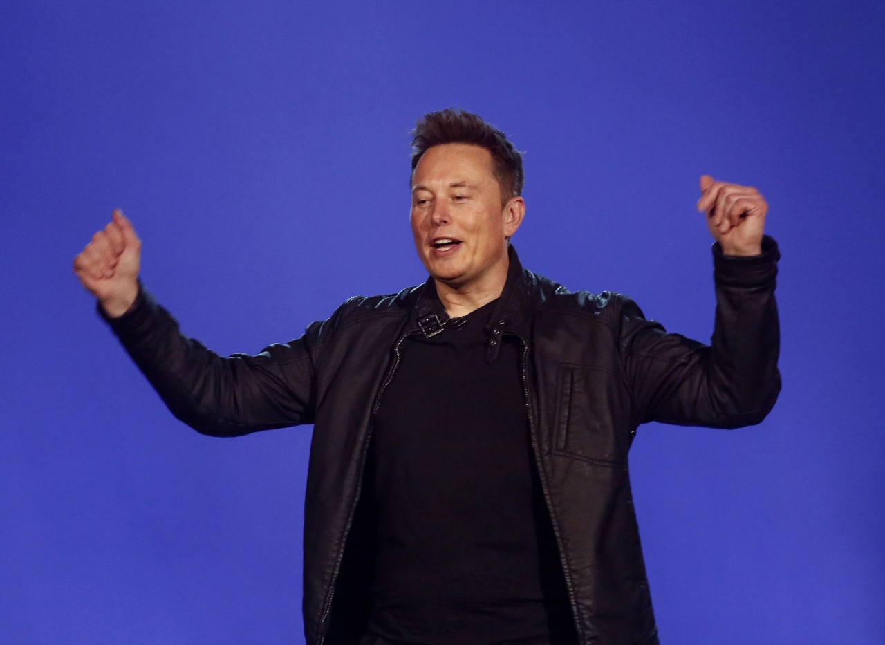 Elon Musk pretende implantar un chip cerebral en humanos dentro de seis ...
