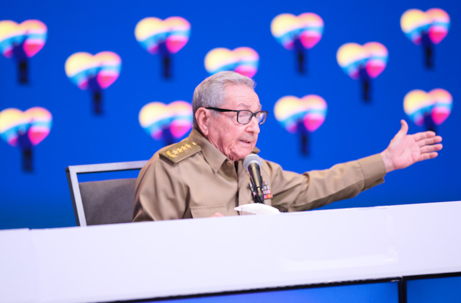 Raúl Castro: Chávez estremeció nuestro continente - Yvke Mundial | De ...