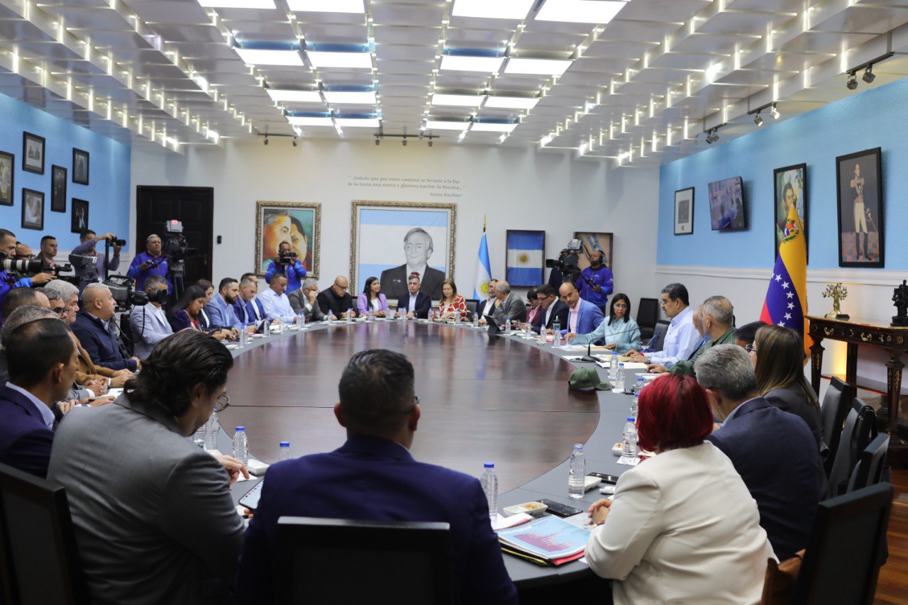 Presidente Nicolás Maduro lideró reunión del gabinete ministerial para ...