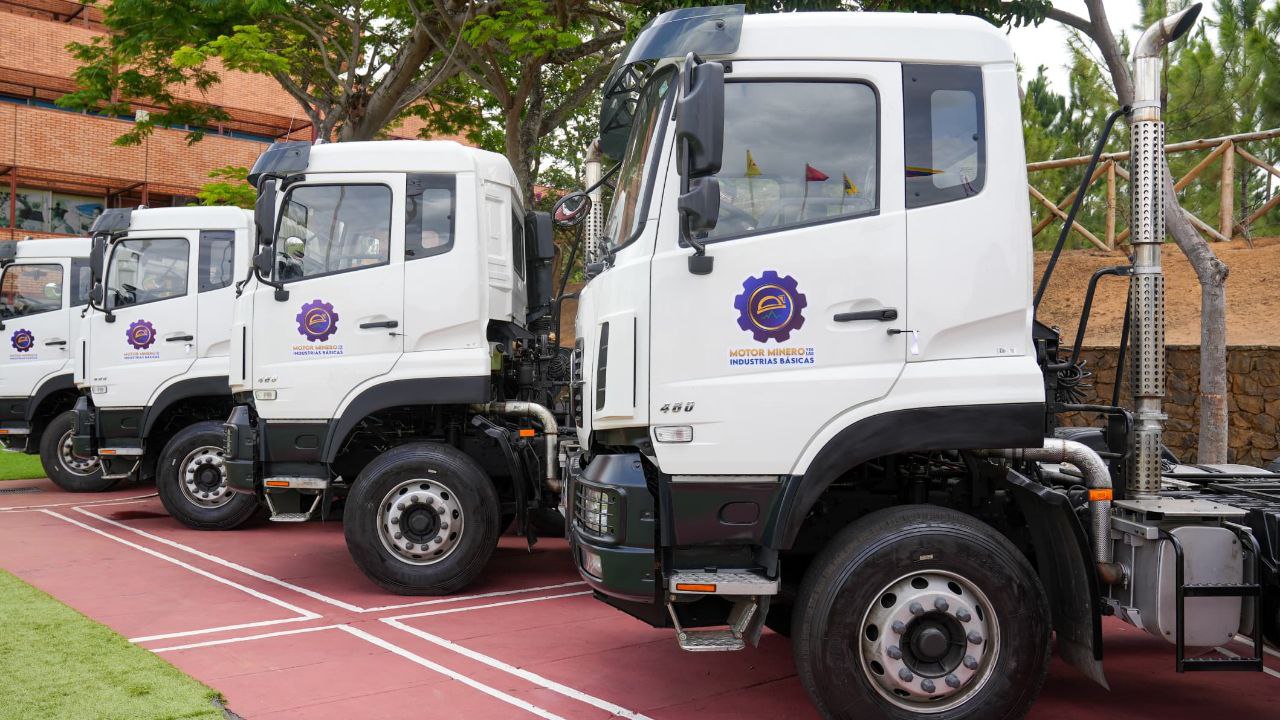 Motor Minero acelera: CVG entrega maquinaria pesada a empresas ...