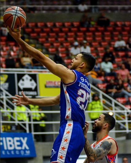 Néstor Colmenares condujo al Expreso Azul por rieles victoriosos - Yvke ...