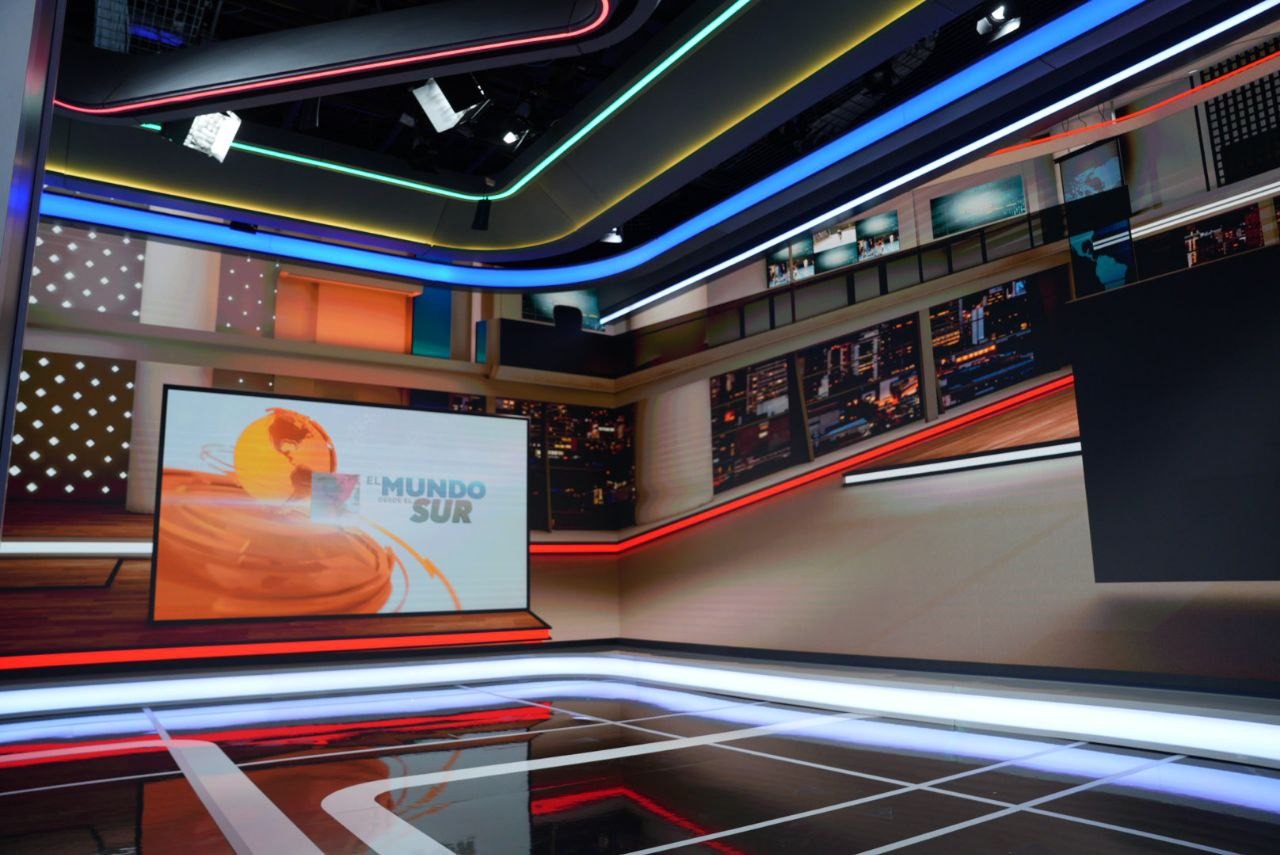 TeleSUR moderniza estudio principal con tecnología virtual